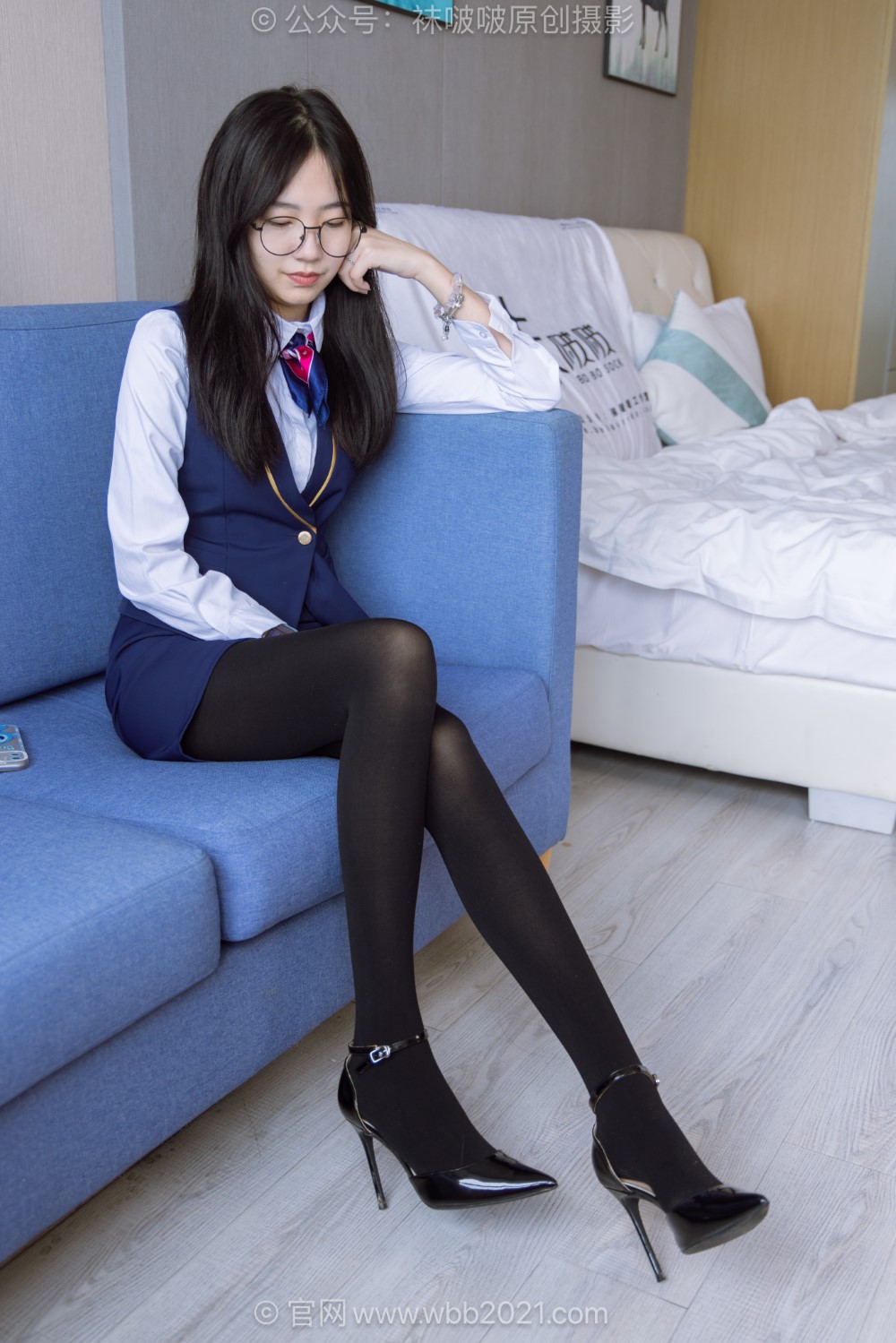 [BoBoSocks袜啵啵] NO.620 小甜豆-高跟鞋、厚嘿丝、银行制服 [140P/2V/6.11GB]