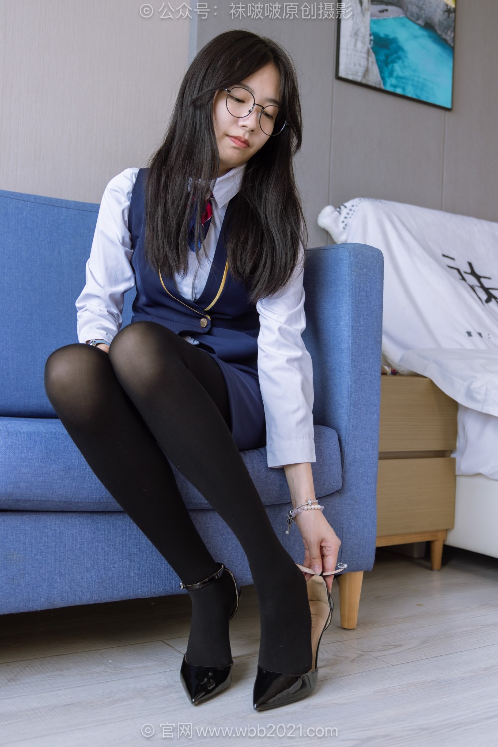 [BoBoSocks袜啵啵] NO.620 小甜豆-高跟鞋、厚嘿丝、银行制服 [140P/2V/6.11GB]